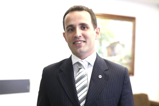 Advogado Aderson Feitosa consegue aprovação de Lei que beneficia ...